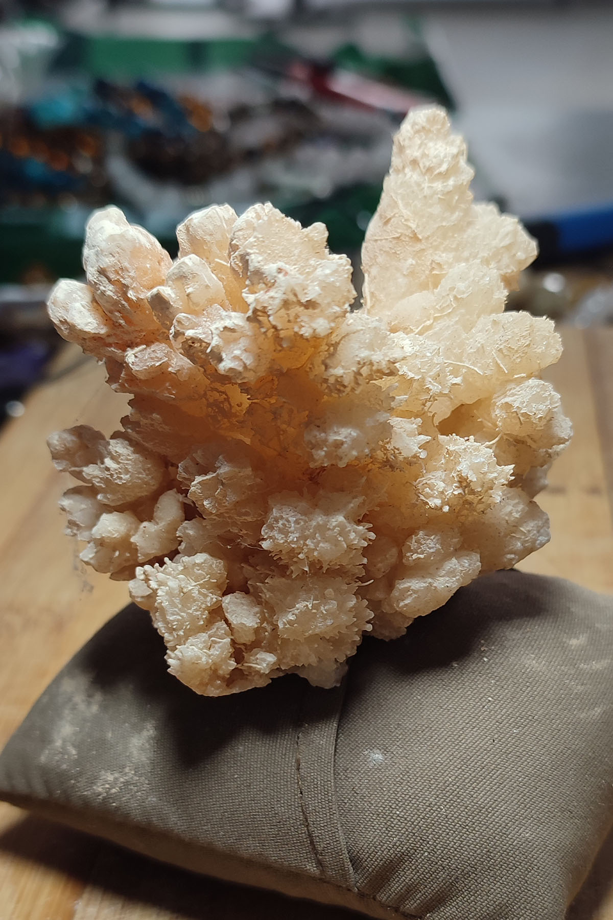 Koleksiyonluk Kalsit Taşı 181 Gr – TAŞCIZADE