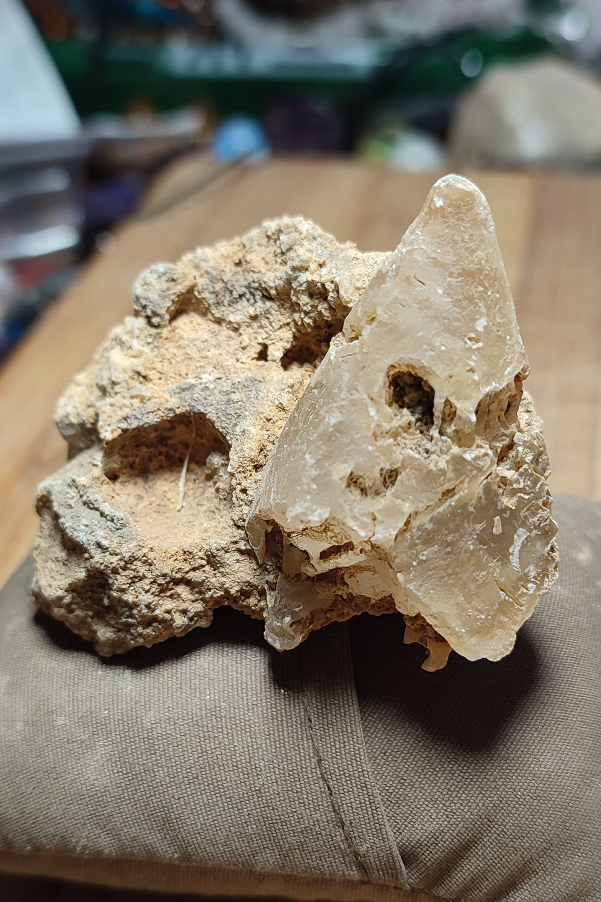 Kalsit Taşı Kayacında Dişli 89 Gr – TAŞCIZADE